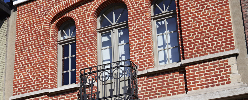 Comment choisir les châssis de votre maison en briques rouges ...